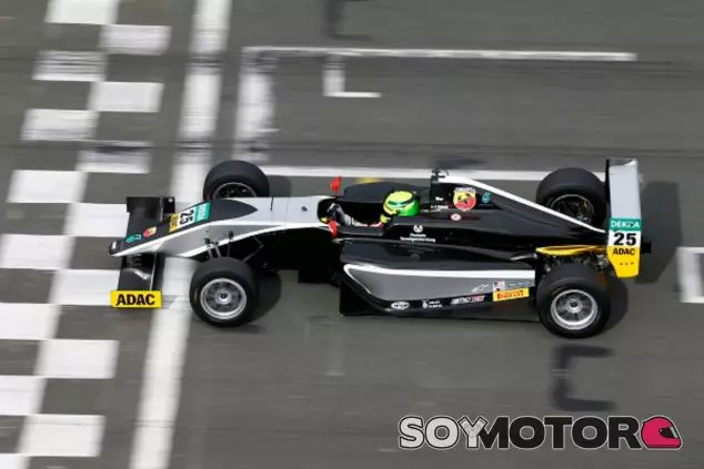 Mick Schumacher fai unha proba cun F3 - LaF1