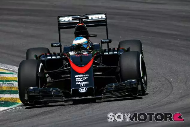 Alonso pabeidz sacīkstes Brazīlijā - LaF1