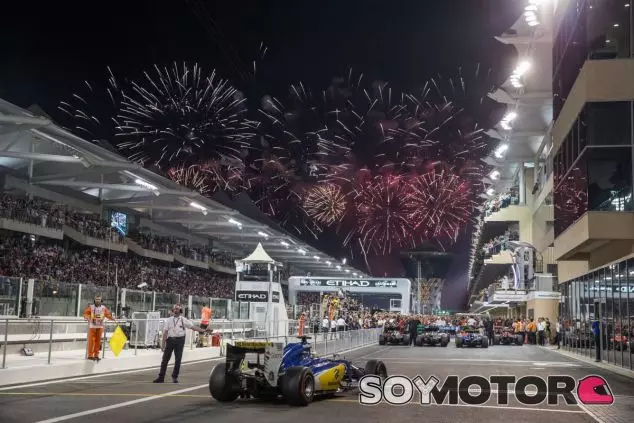 Formula 1 mengucapkan selamat tinggal sehingga tahun depan dengan set lampu berwarna-warni - LaF1