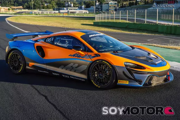 McLaren Artura GT4