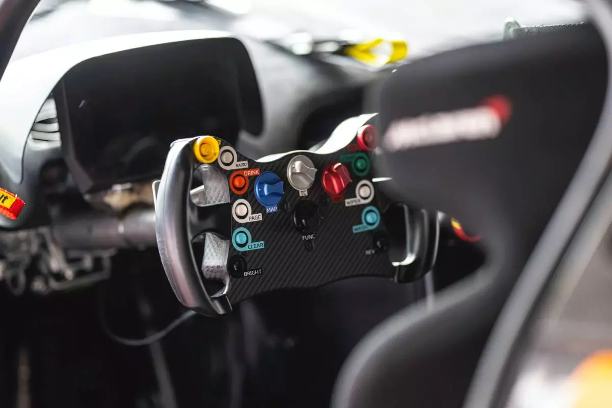 mclaren-artura-gt4-interior-soymotor.jpg