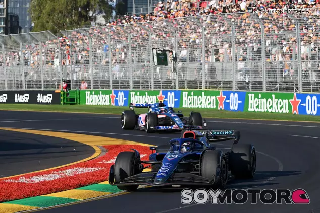 Den Albon huet op der leschter Ronn gestoppt... wéi de Schumacher um Silverstone 1998