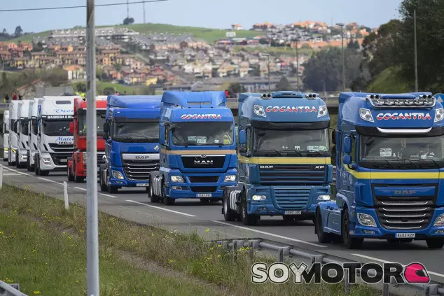 A folga de transportistas continúa a pesar do acordo co Goberno