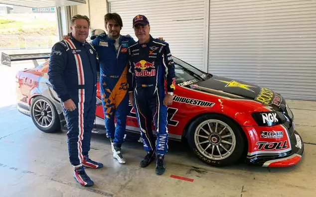 Sainz li Navarra bi V8 Supercar û Formula 5000 kêfê dikin