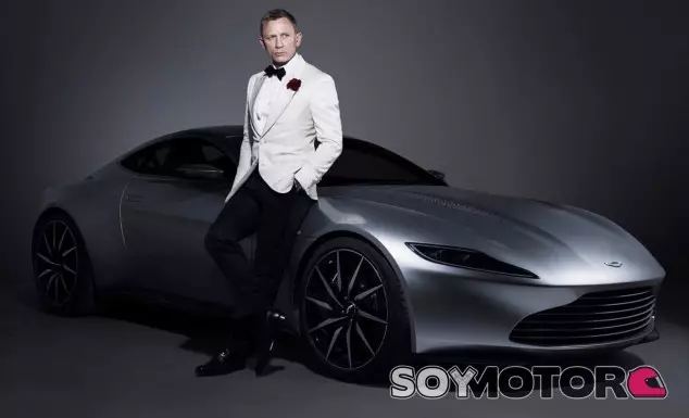 ڈینیل کریگ نے اپنے Aston Martin DB10 - SoyMotor کے ساتھ بہت خوبصورت پوز کیا۔