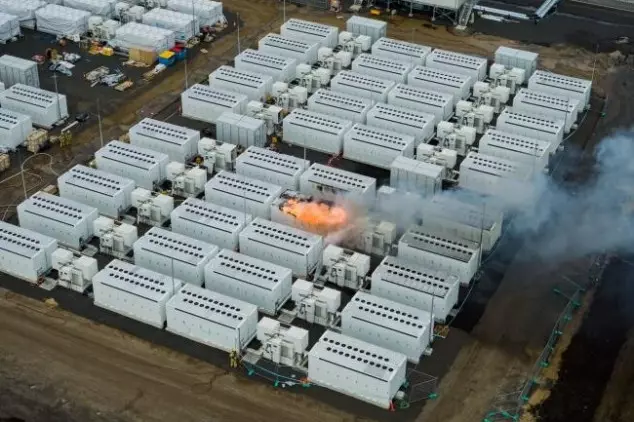 Tesla Megapack di batterie prende fuoco in Australia