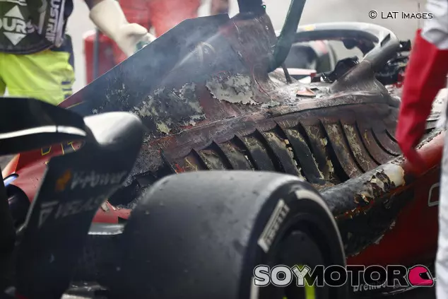 Ferrari membakar Cincin Banteng Merah