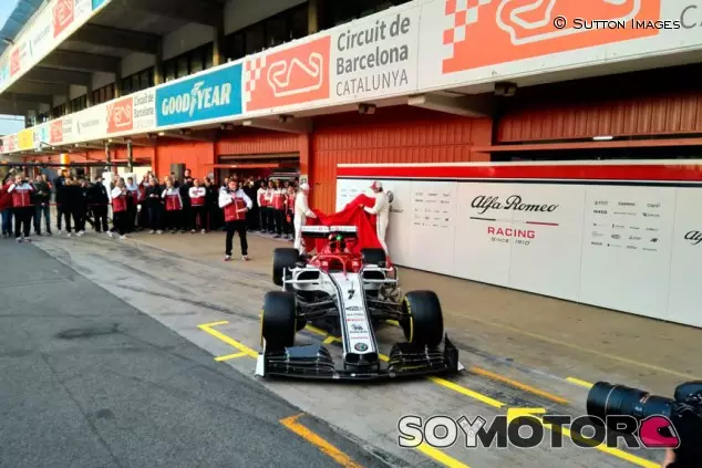 אלפא רומיאו מציגה את מכונית 2019 שלה ב- Circuit de Barcelona-Catalunya