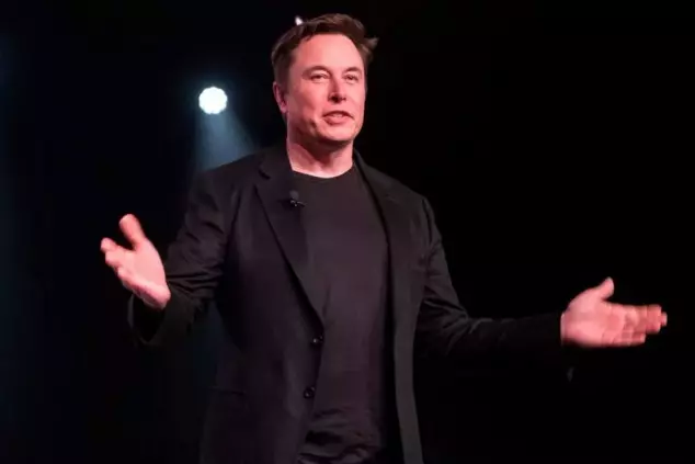 Elon Musk a Bill Gates, vun engem Auto konfrontéiert