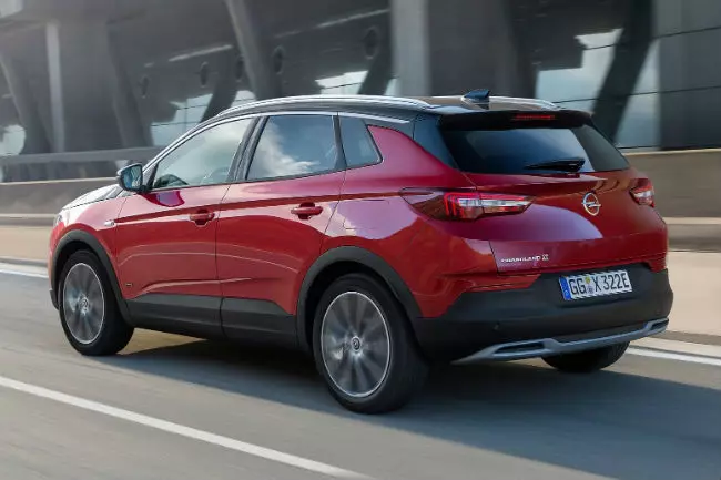 opel_grandland_x_hybrid4_3.jpg