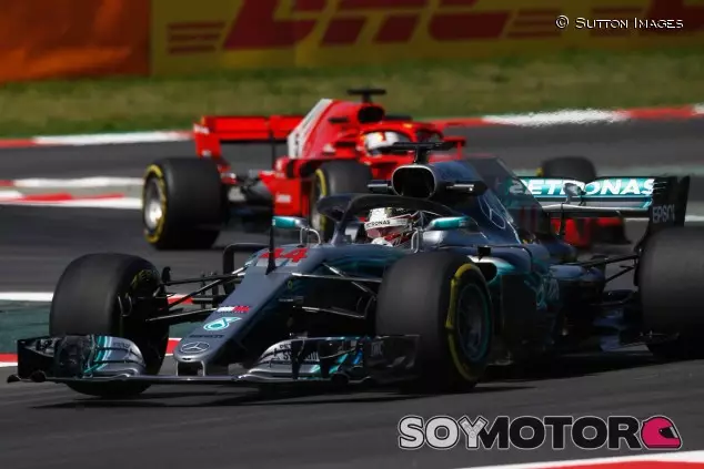 Lewis Hamilton, atubangan ni Sebastian Vettel – SoyMotor.com