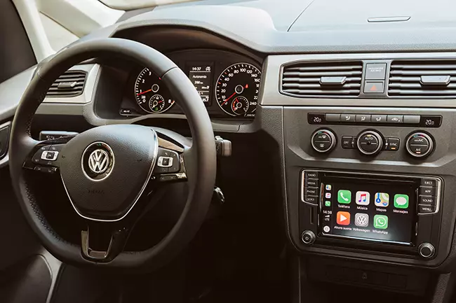 volkswagen-caddy-cng-interior.jpg