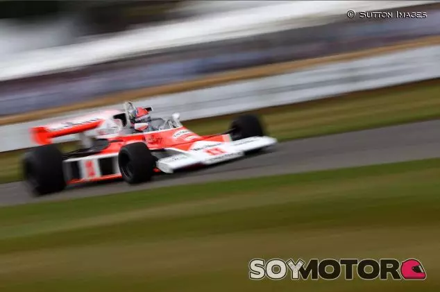 Emerson Fittipaldi នៅមហោស្រព Goodwood ជាមួយ M23