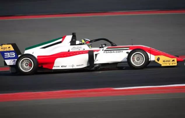 Asian F3 2021 Race 2: Чжоу перемагає від «легкого до прапора»
