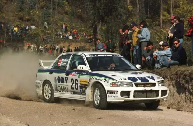 Surrealism a cikin WRC (III): Manfred Stohl ya rasa nasara saboda sa ido a cikin hanyar haɗin gwiwa.