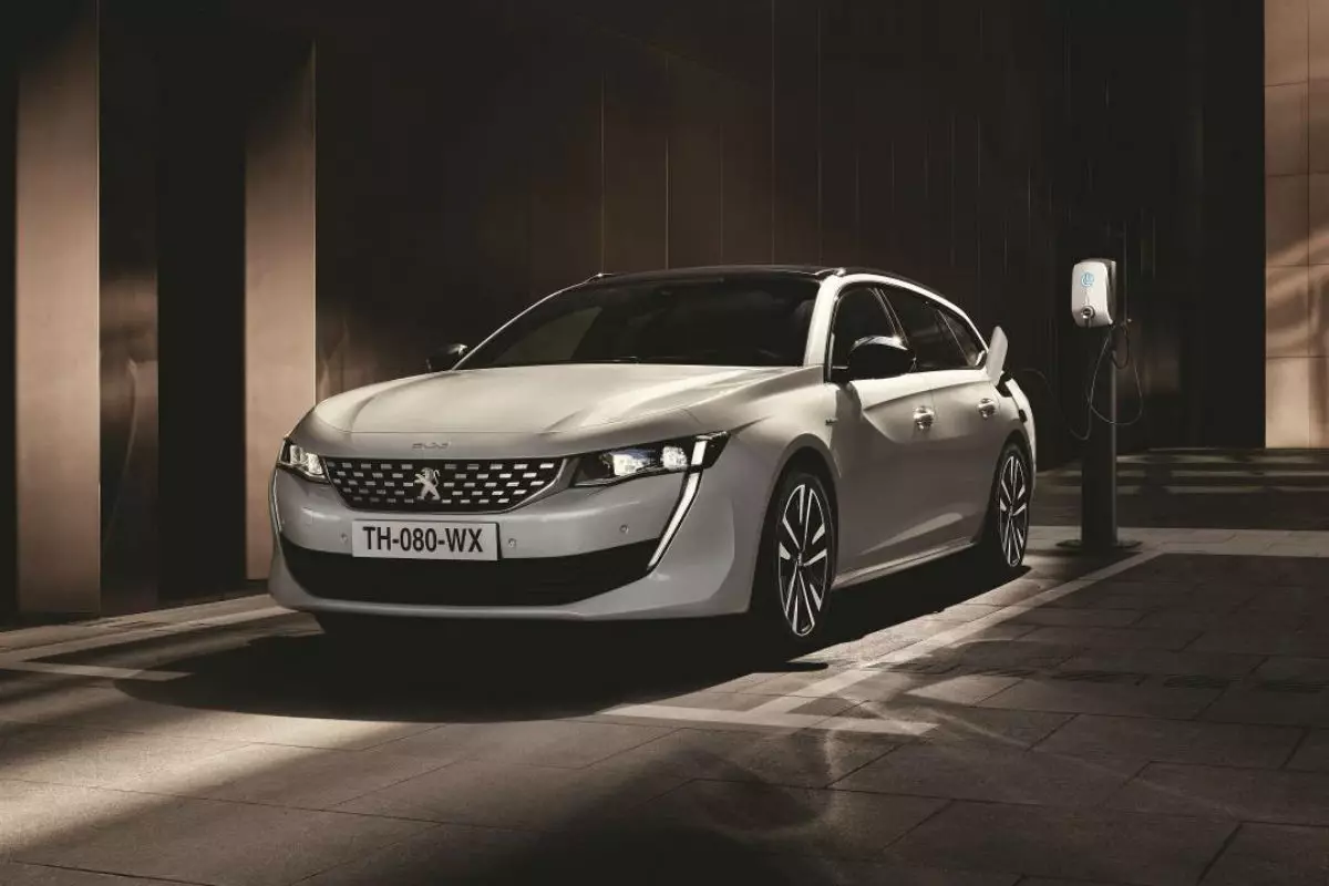 peugeot_508_sw_hybrid.jpg