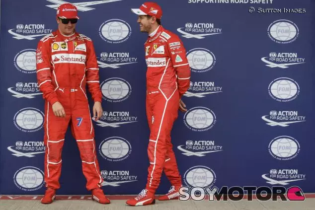 Kimi Räikkönen (links) met Sebastian Vettel (rechts) – SoyMotor.com