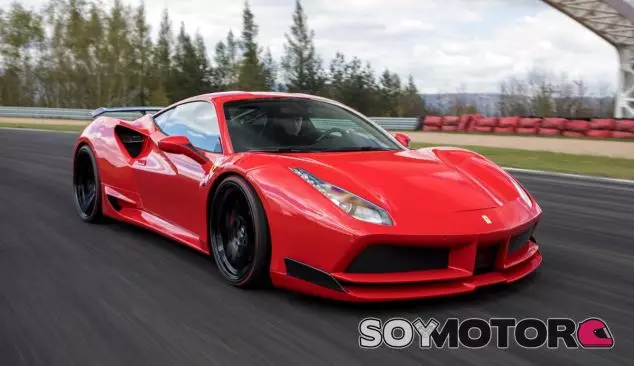 De Ferrari 488 GTB Novitec N-Largo ass kapabel vun 0 op 100 Kilometer pro Stonn an 2,8 Sekonnen ze beschleunegen.