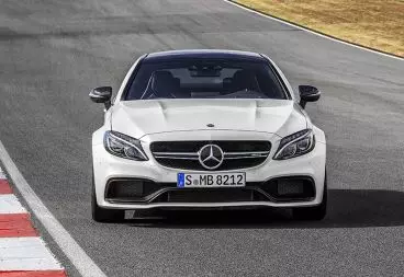 Mercedes-AMG C 63 Coupé: ĝuu ĝian 