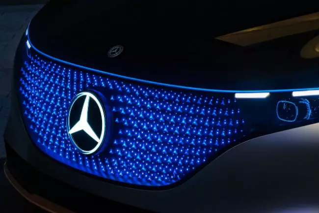 mercedes-benz_eqs.jpg