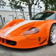 اس Maserati MC12 کا نارنجی رنگ اسے کسی کا دھیان نہیں دیتا - SoyMotor