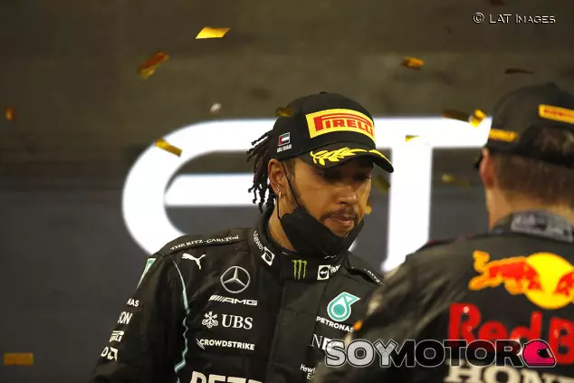 Ón eagla go ndéanann Verstappen ‘Rosberg’ go dtí eagla Hamilton díomách ag rá ‘go leor’