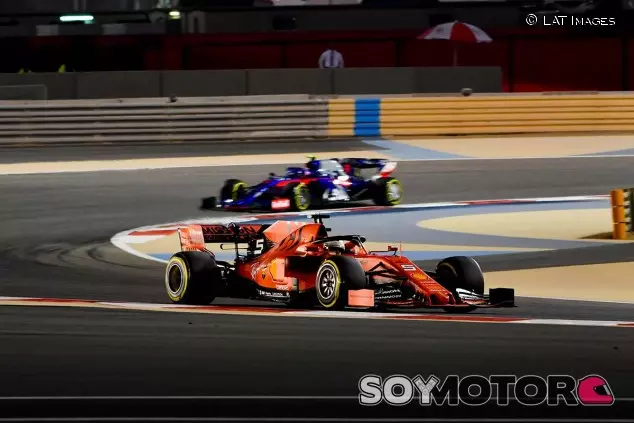 Sebastian Vettel hauv Kev Xyaum Dawb 2 ntawm Bahrain GP - SoyMotor