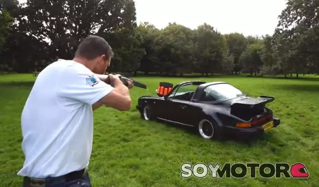 porsche 911 targa clay pigeon shoot -SoyMotor