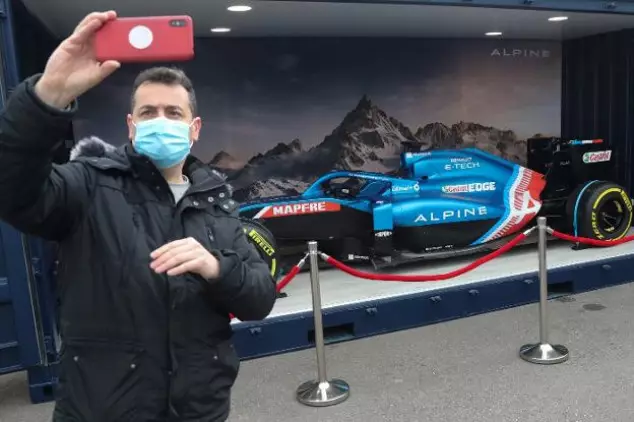 F1 'Alpine' នៅក្នុងបង្អួចរបស់អ្នកចែកបៀ Asturian
