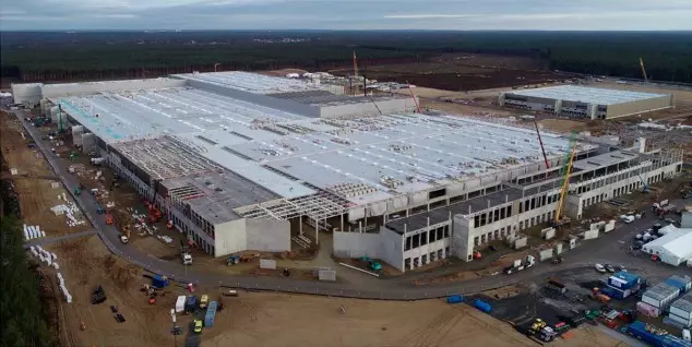 Berlin gigafactory i en bild från Teslas ekonomiska rapport för januari 2021