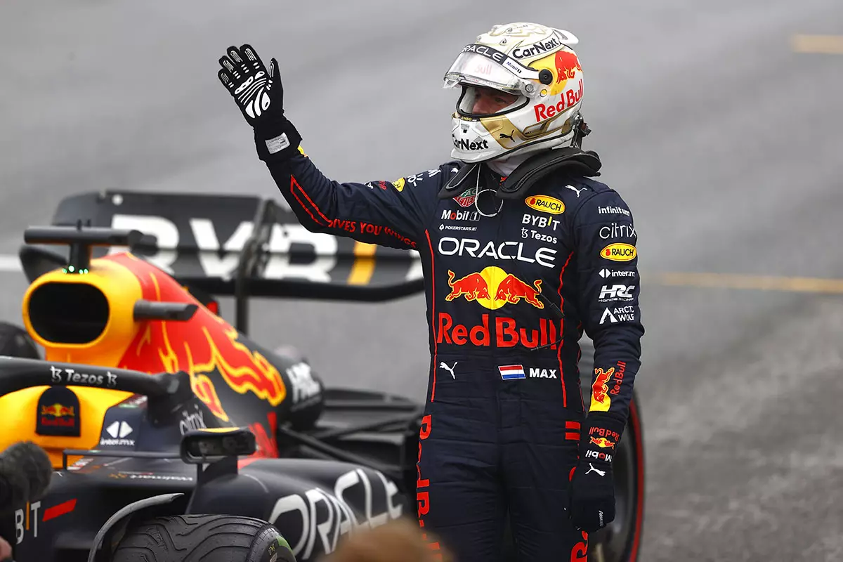 Verstappen begins to caress his second title
