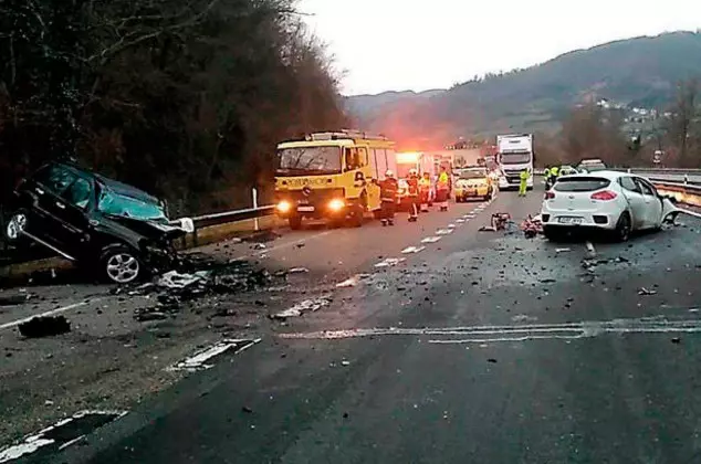 E Kamikaze-Chauffer stierft no engem Kollisioun mat 200 Kilometer/Stonn