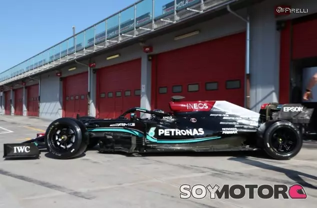 Hamilton 'nyder' 18-tommer Pirellis med 130 omgange ved Imola