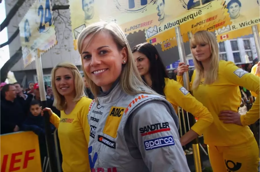 susie-Wolff-hostess-soymotor.jpg