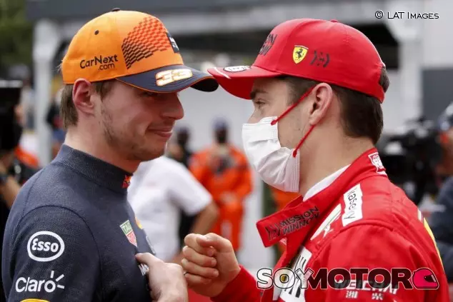 La reacció, i insults, de Verstappen en veure la bandera vermella de Leclerc- SoyMotor.com