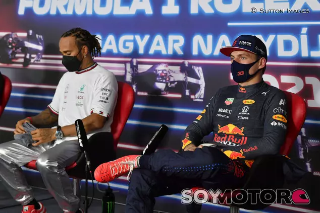 Hamilton ve Verstappen'in ikilemi: motorun prömiyeri nerede yapılacak?