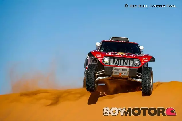 OFICJALNY: Carlos Sainz poprowadzi Dakar 2021 z Mini