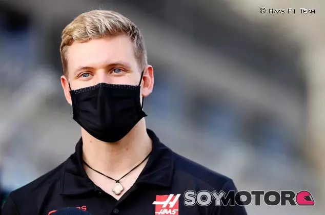 RASMI: Mick Schumacher wuxuu baabuur u raaci doonaa Haas sanadka ugu horeeya ee F1