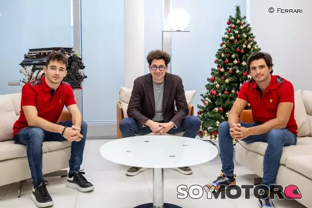 Charles Leclerc, Mattia Binotto en Carlos Sainz deze vrijdag in Maranello