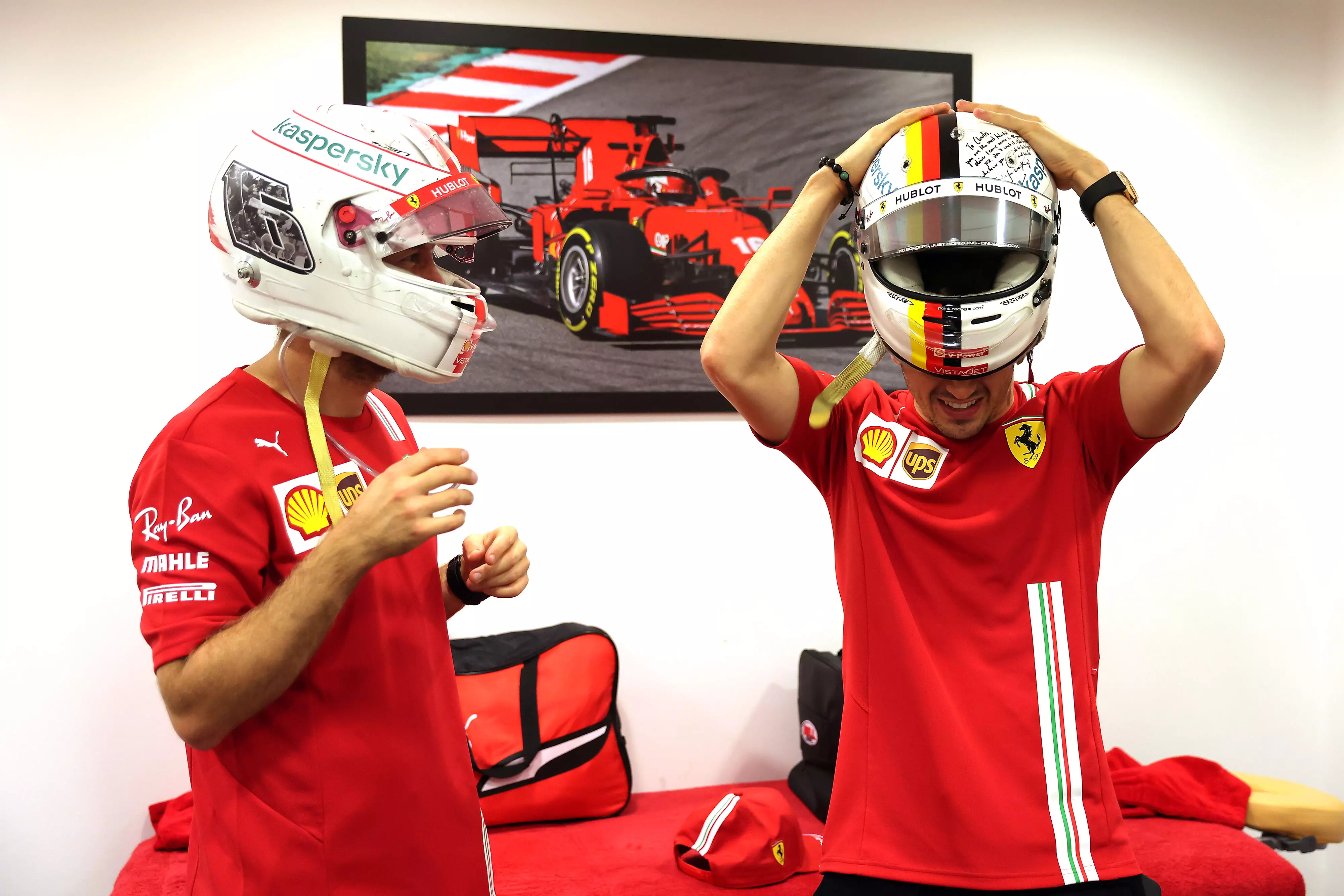 vettel-leclerc-helmets-abu-dhabi-2020-1-soymotor.jpg