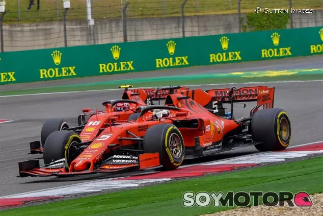 চীনা GP F1 2019-এ চার্লস লেক্লার্ক এবং সেবাস্টিয়ান ভেটেল - সয়মোটর