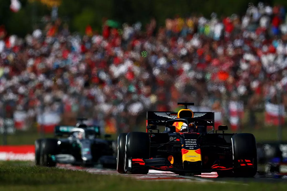 verstappen-hamilton-hungary-2019-f1-soymotor.jpg