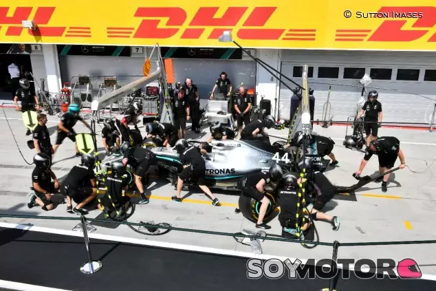 Mechanics tal-Mercedes fil-GP tal-Ungerija F1 2019 - SoyMotor