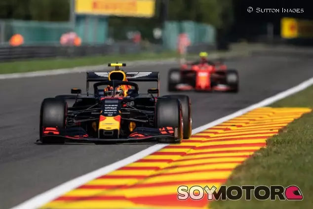 U-Albon uqhathanisa uVerstappen noLeclerc: