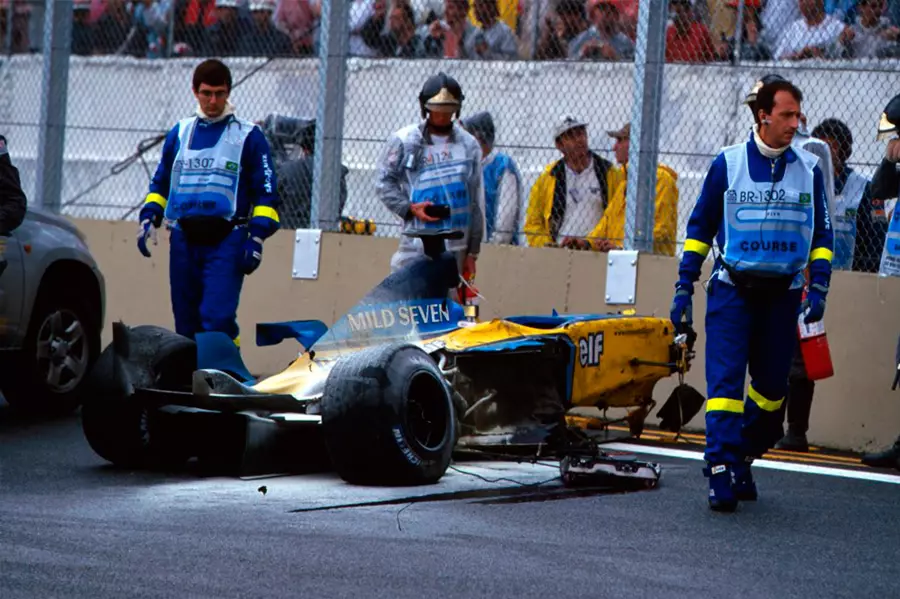 alonso-renault-2003-brasil-2019-accident-soymotor.jpg