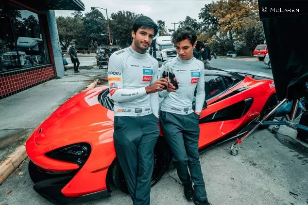 Sainz ug Norris, maluho nga mga lalaki nga naghatud sa usa ka adlaw kauban ang McLaren 600LT