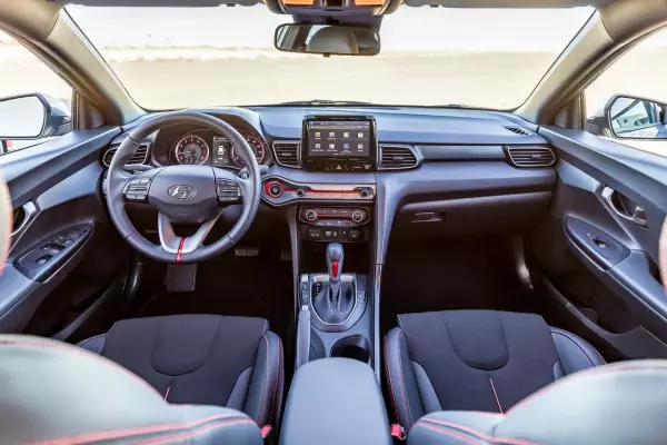 Hyundai-veloster-interior.jpg