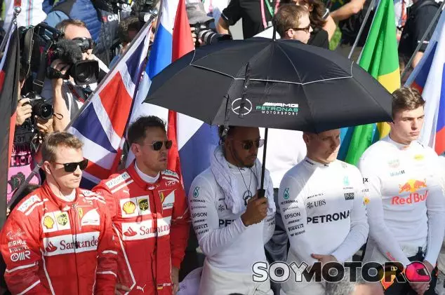 Kimi Räikkönen, Sebastian Vettel, Lewis Hamilton, Valtteri Bottas and Max Verstappen at Albert Park