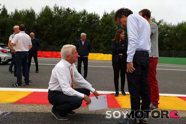 Charlie Whiting a Laurent Mekies v Spa-Francorchamps