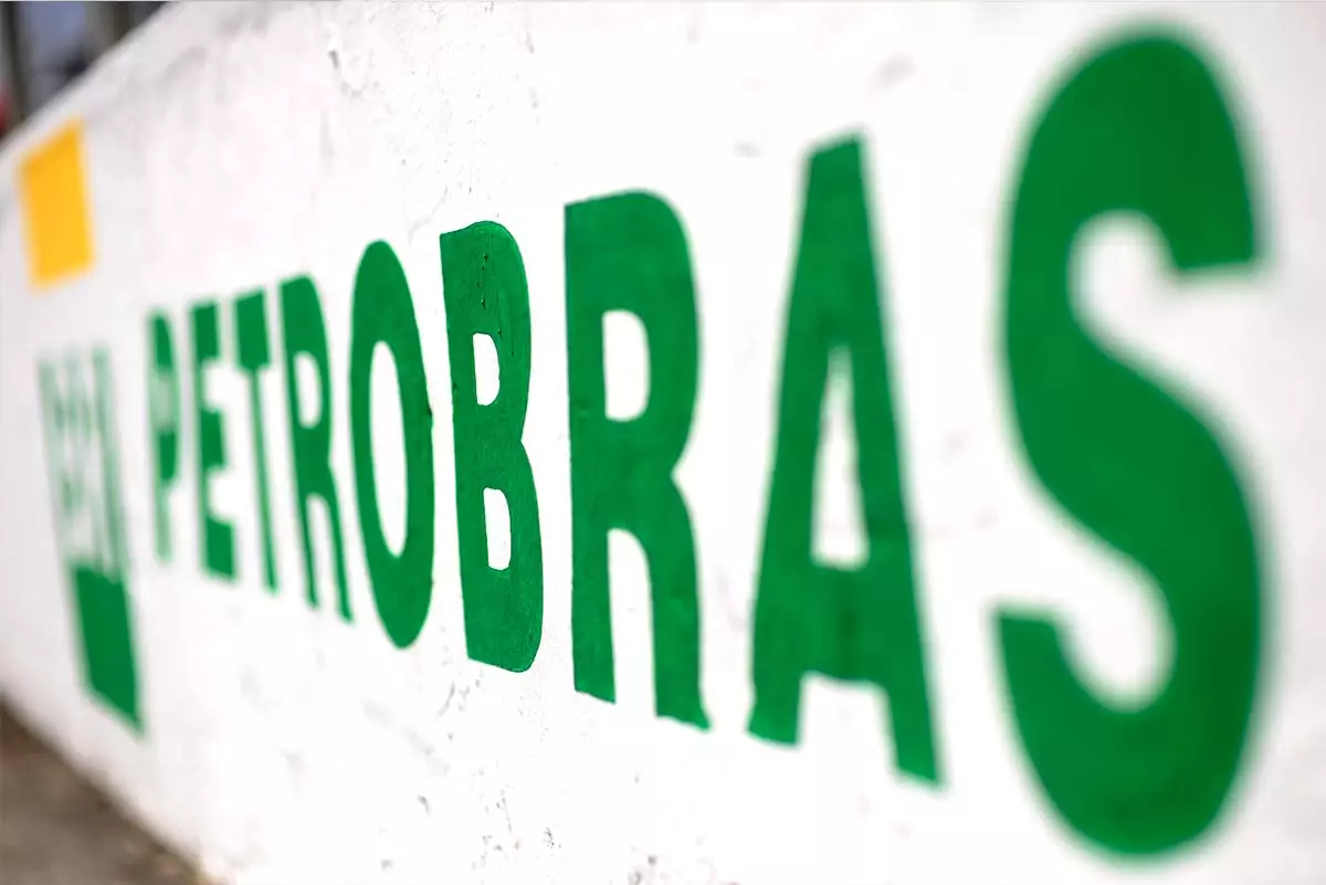 Petrobras wuxuu ku soo laabtay Formula 1 McLaren